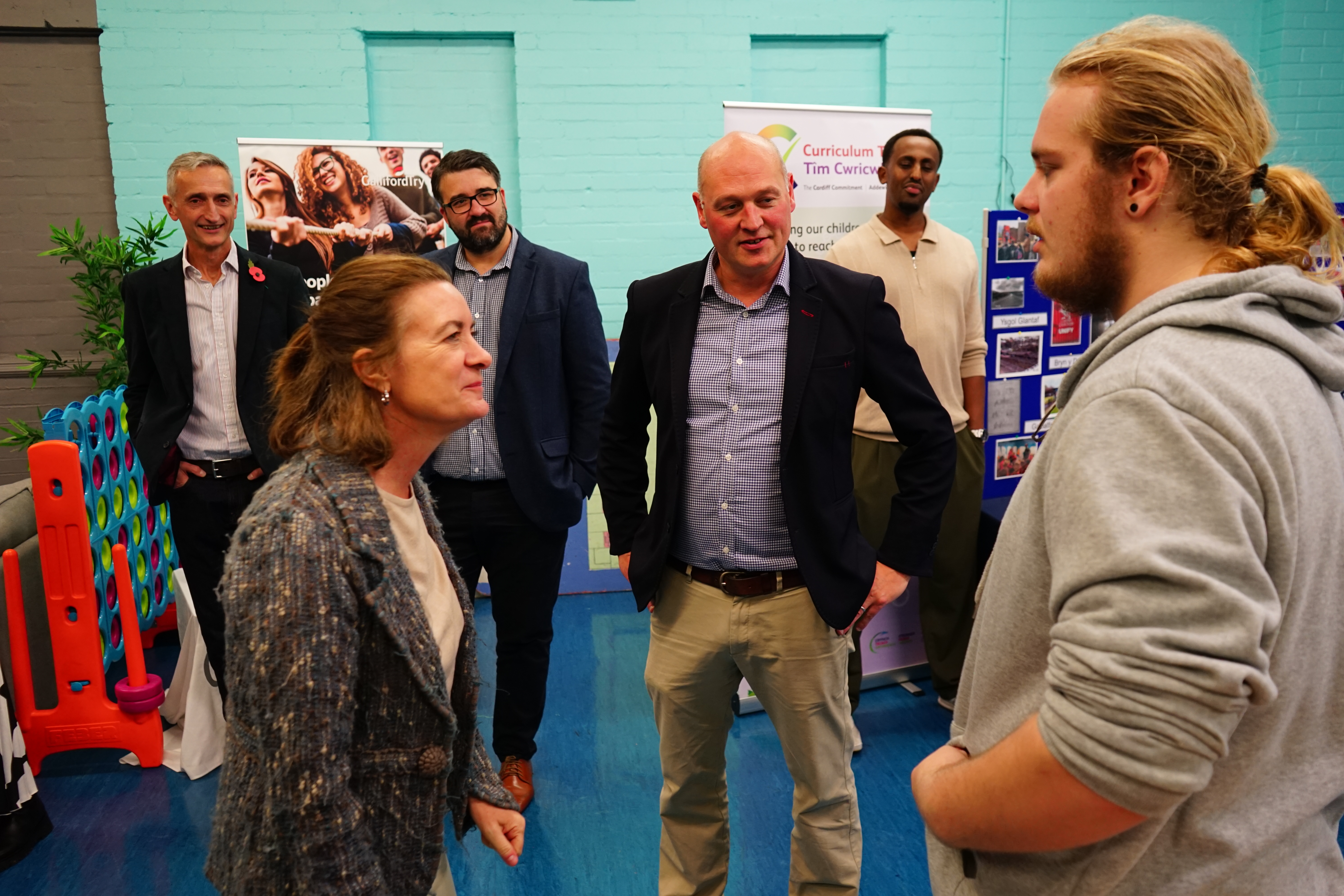 First Minister of Wales visits Gabalfa Youth Club and Community Centre ...